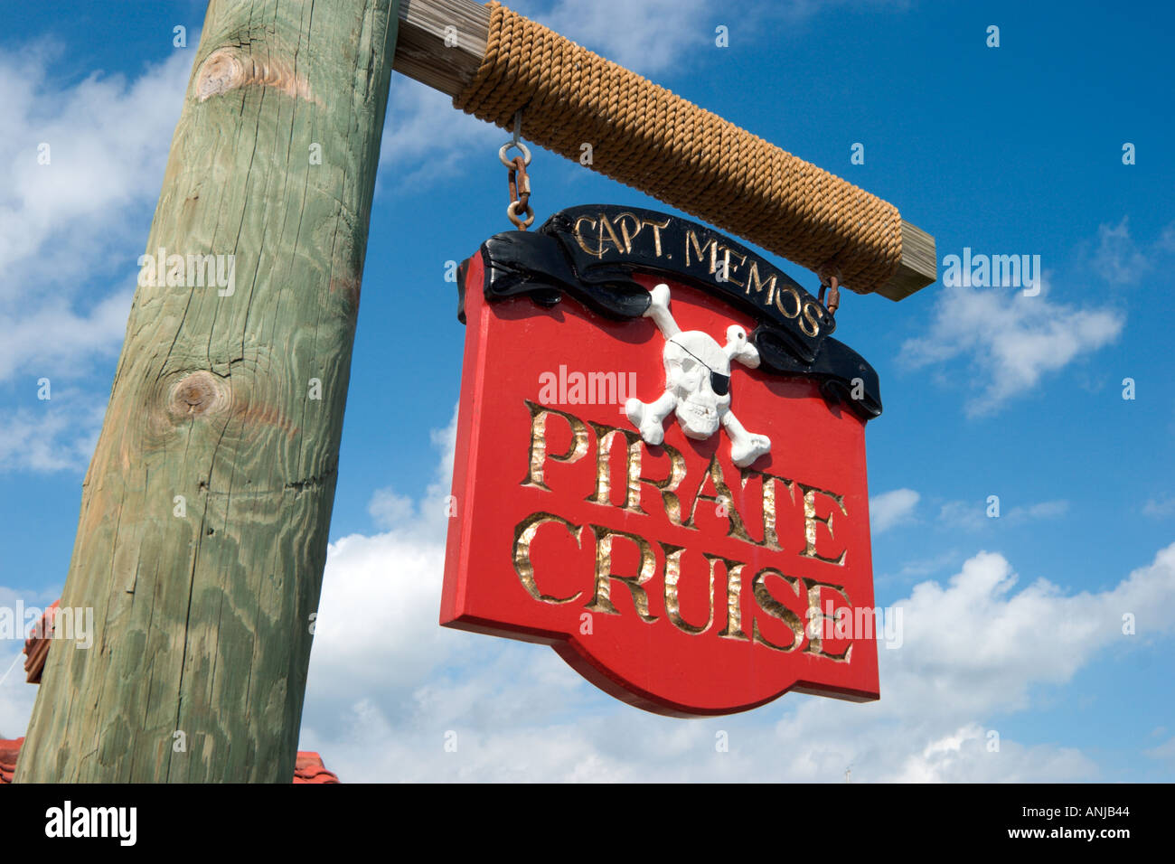 Pirate signs hi-res stock photography and images - Alamy