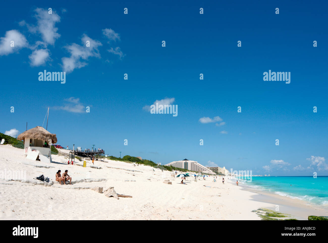 Delfines beach cancun hi-res stock photography and images - Alamy