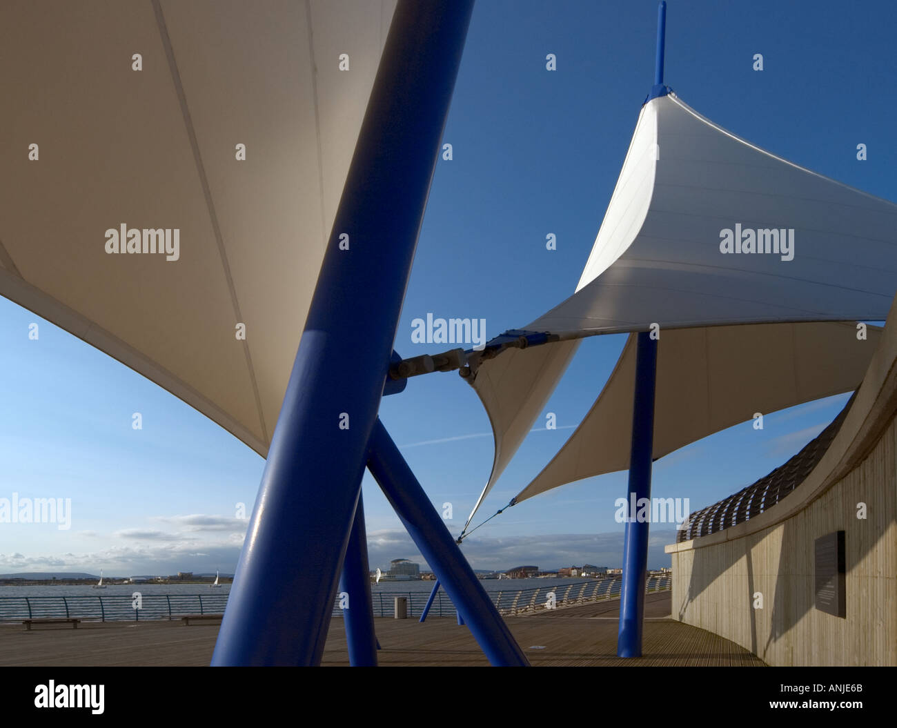 Sculpture barrage cardiff bay hi-res stock photography and images - Alamy