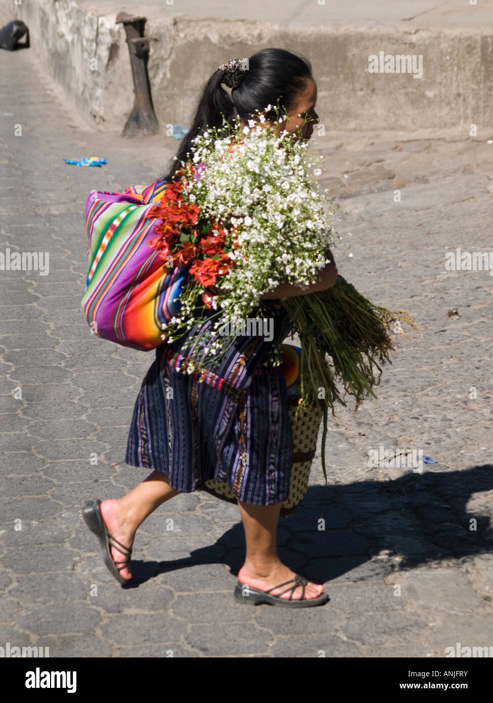 Merchants carrying hi-res stock photography and images - Alamy