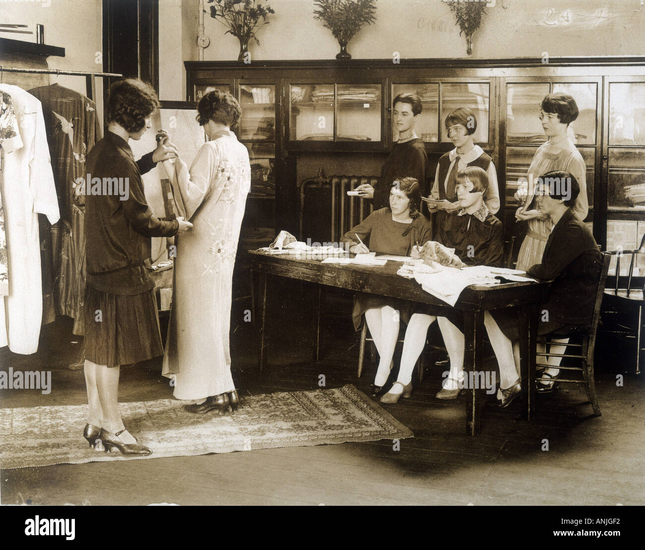 Women fashion 1927 hi-res stock photography and images - Alamy