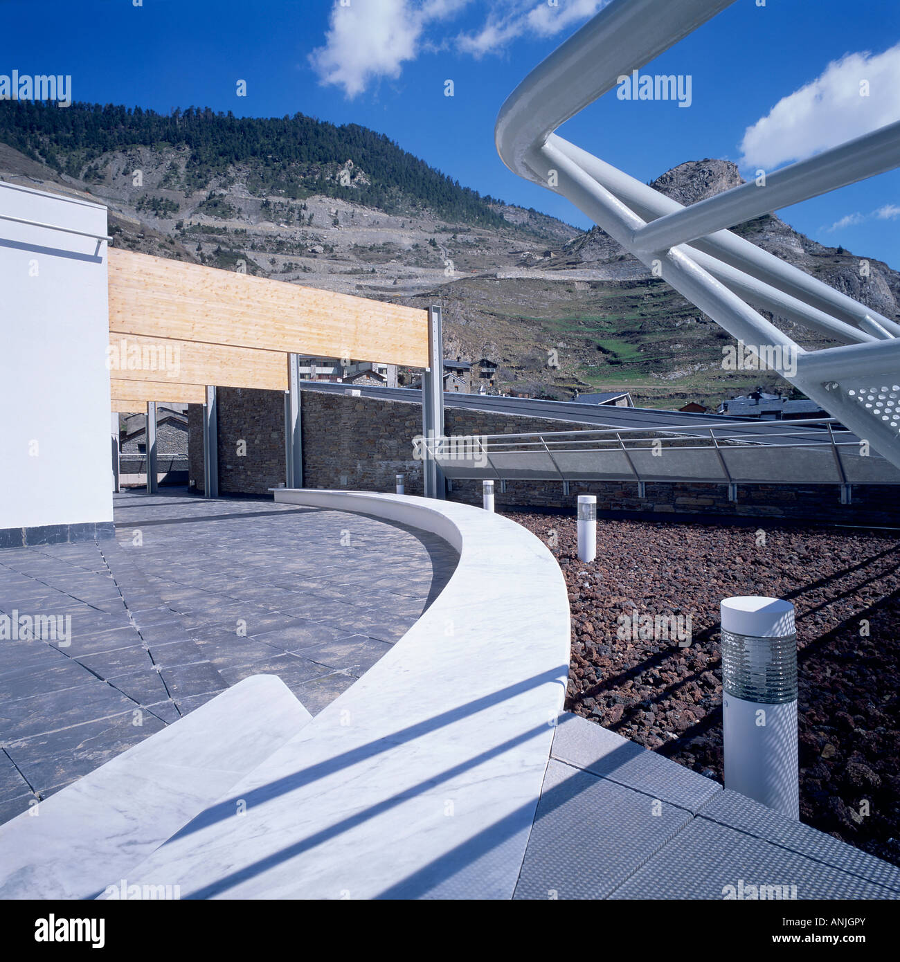 View of a curved driveway Stock Photo - Alamy