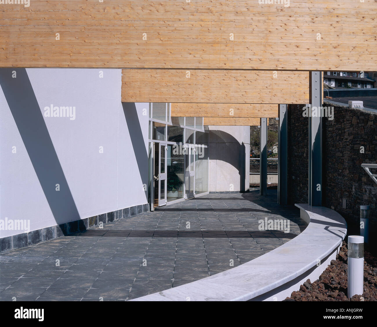 View of a clear driveway Stock Photo - Alamy