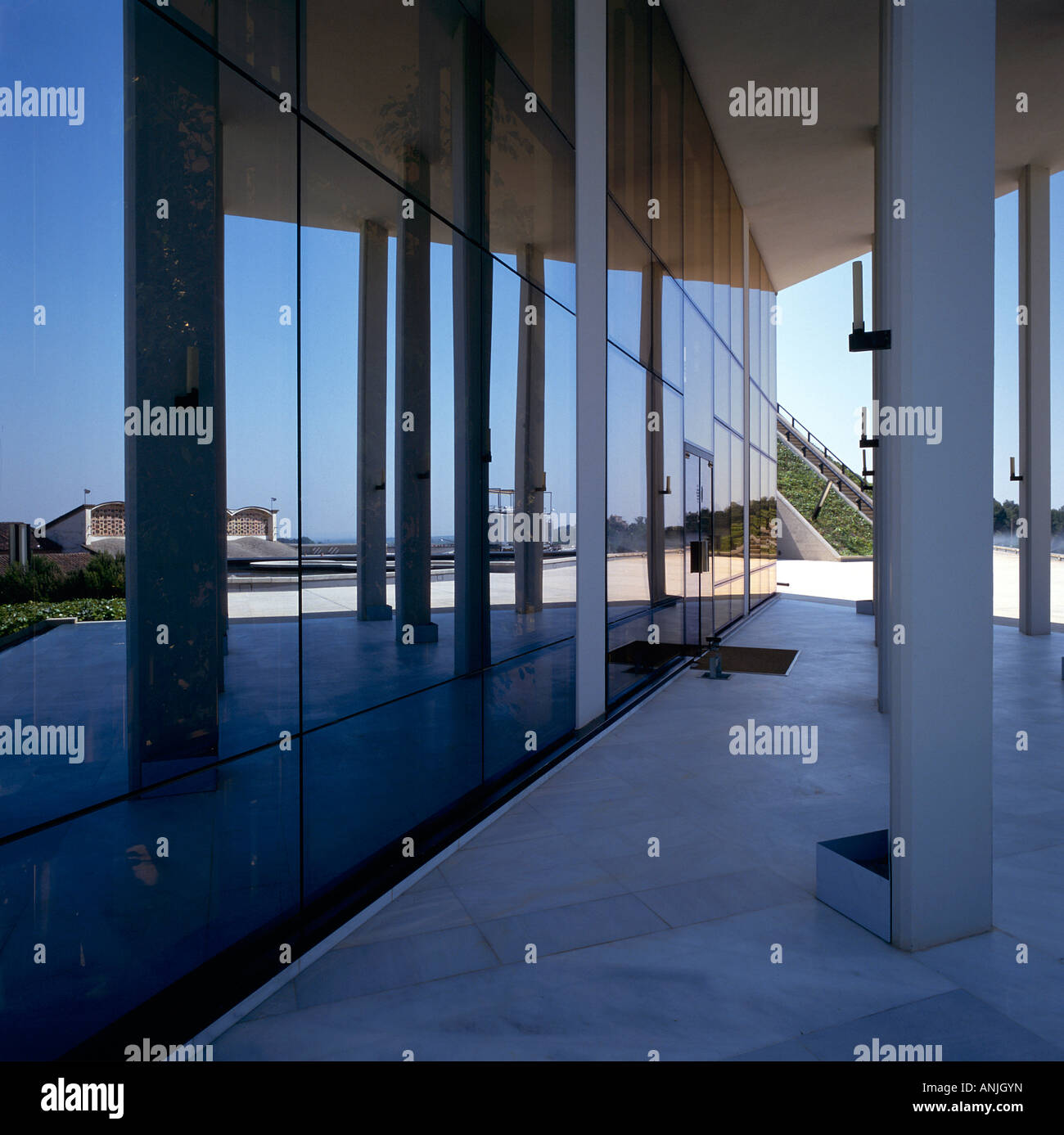 Glass panels hi-res stock photography and images - Alamy