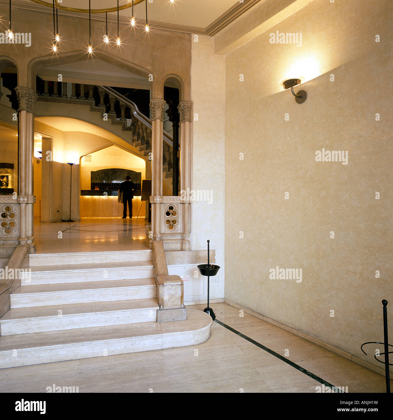 Lobby pillars hi-res stock photography and images - Alamy