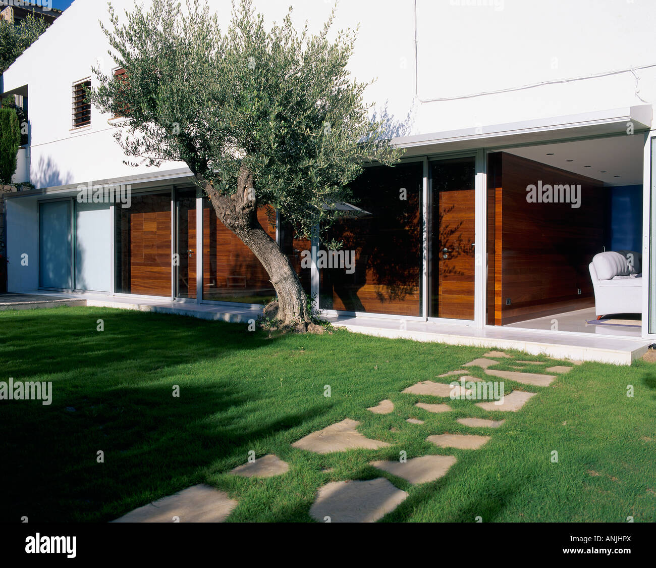 View of a pathway leading to a house Stock Photo - Alamy