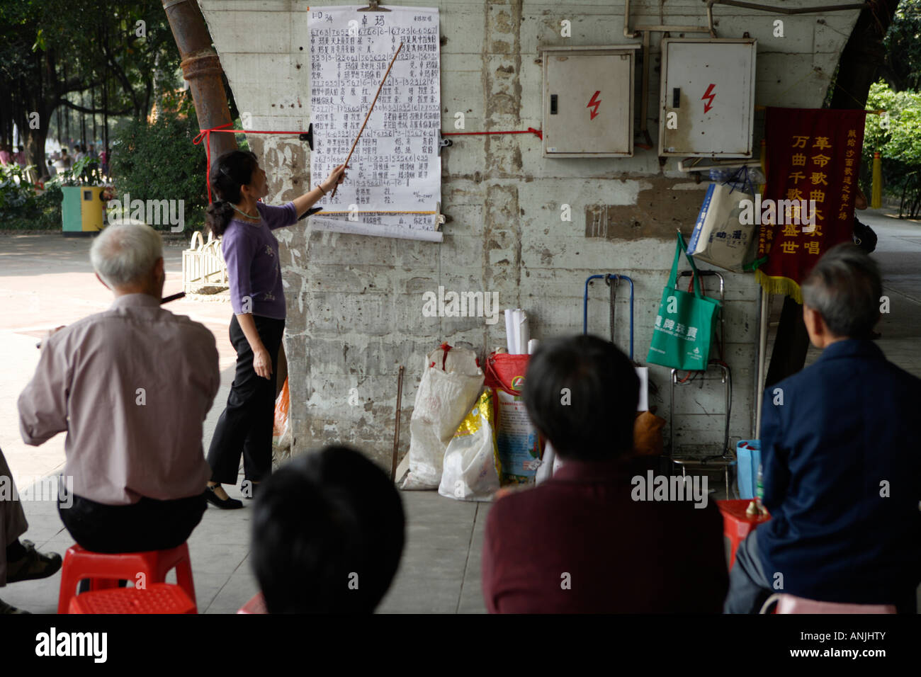 Guangzhou bridge to shamian island hi-res stock photography and images ...