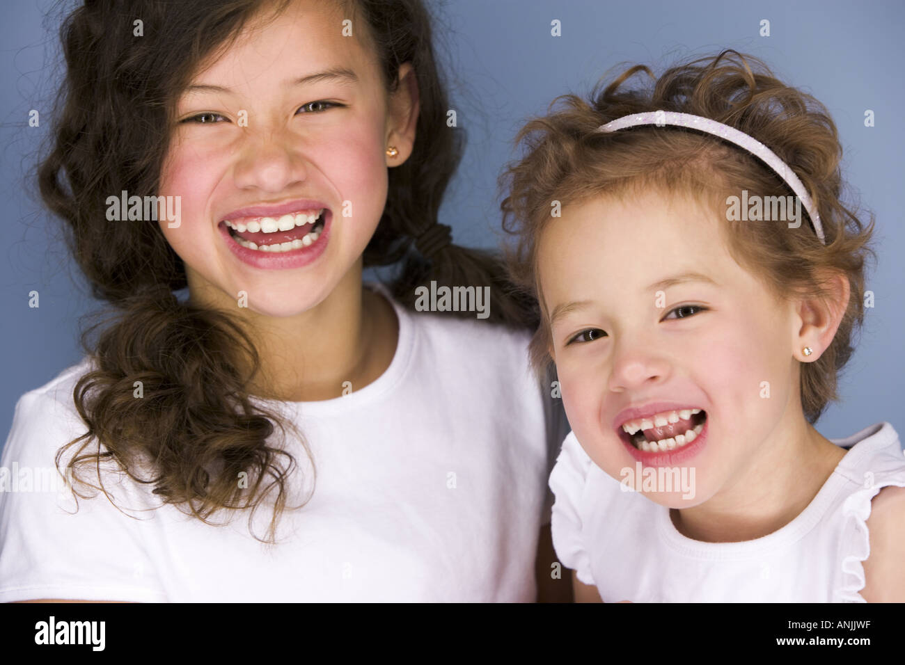 Portrait of two sisters laughing Stock Photo - Alamy