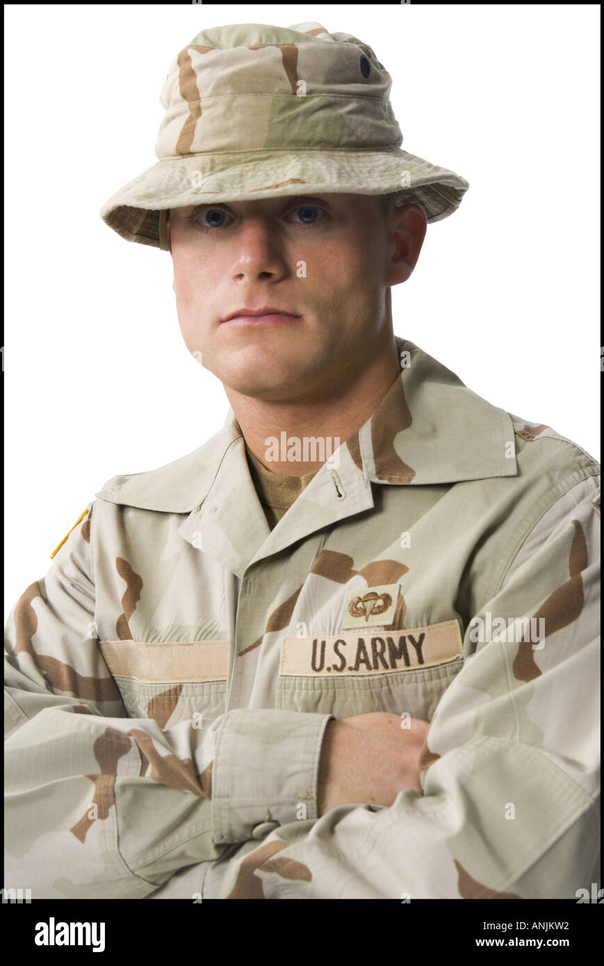 Portrait soldier standing arms crossed hi-res stock photography and ...