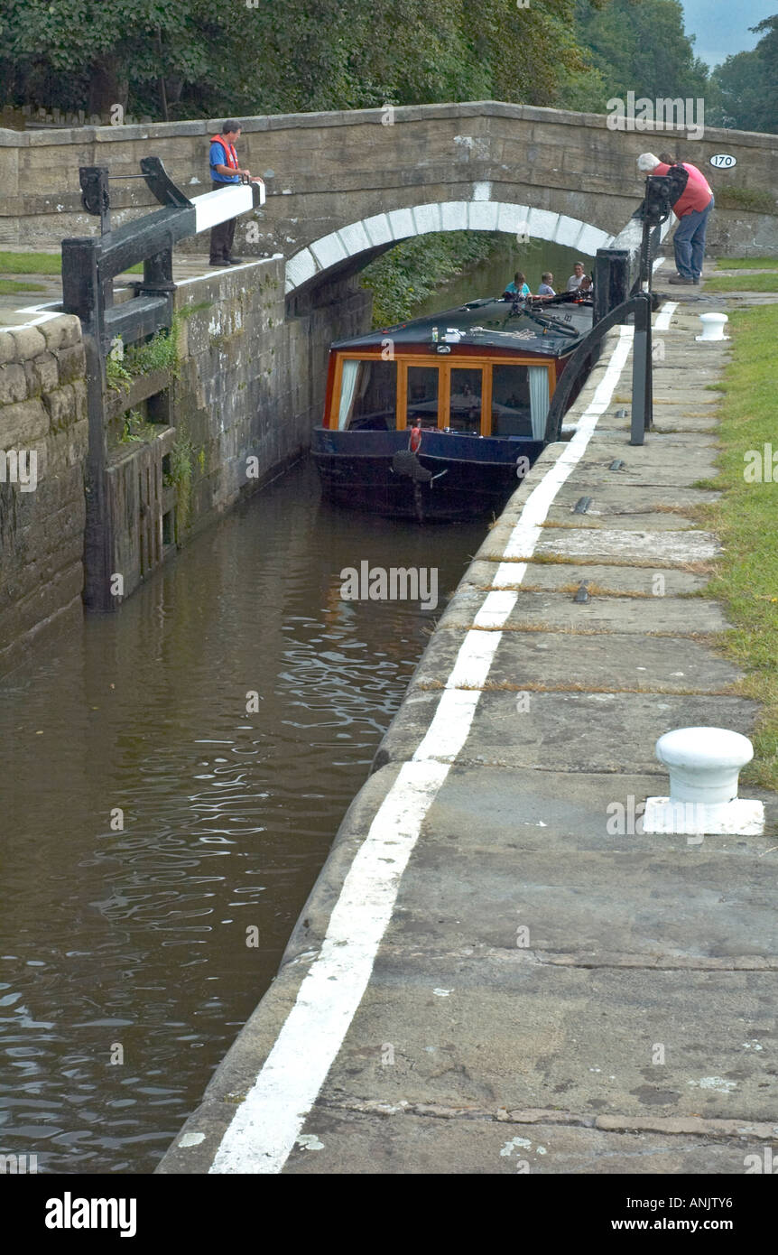 Gargrave bridge hi-res stock photography and images - Alamy