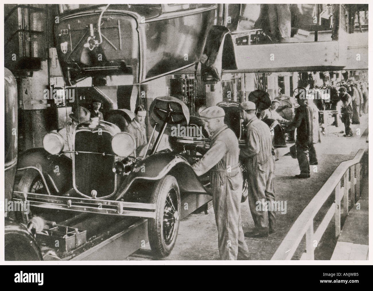 Ford assembly line 1920s hi-res stock photography and images - Alamy
