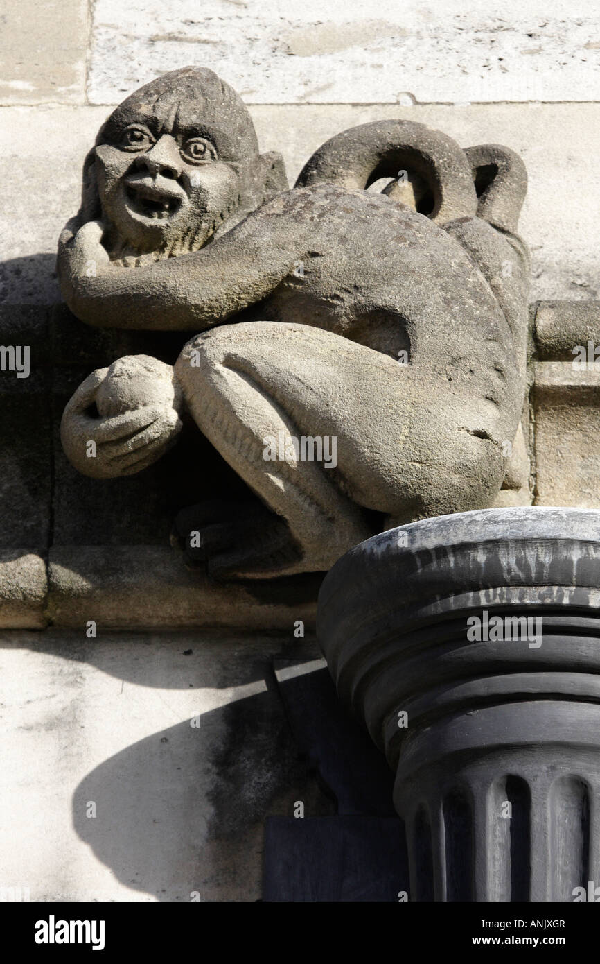 Monkey gargoyle hi-res stock photography and images - Alamy