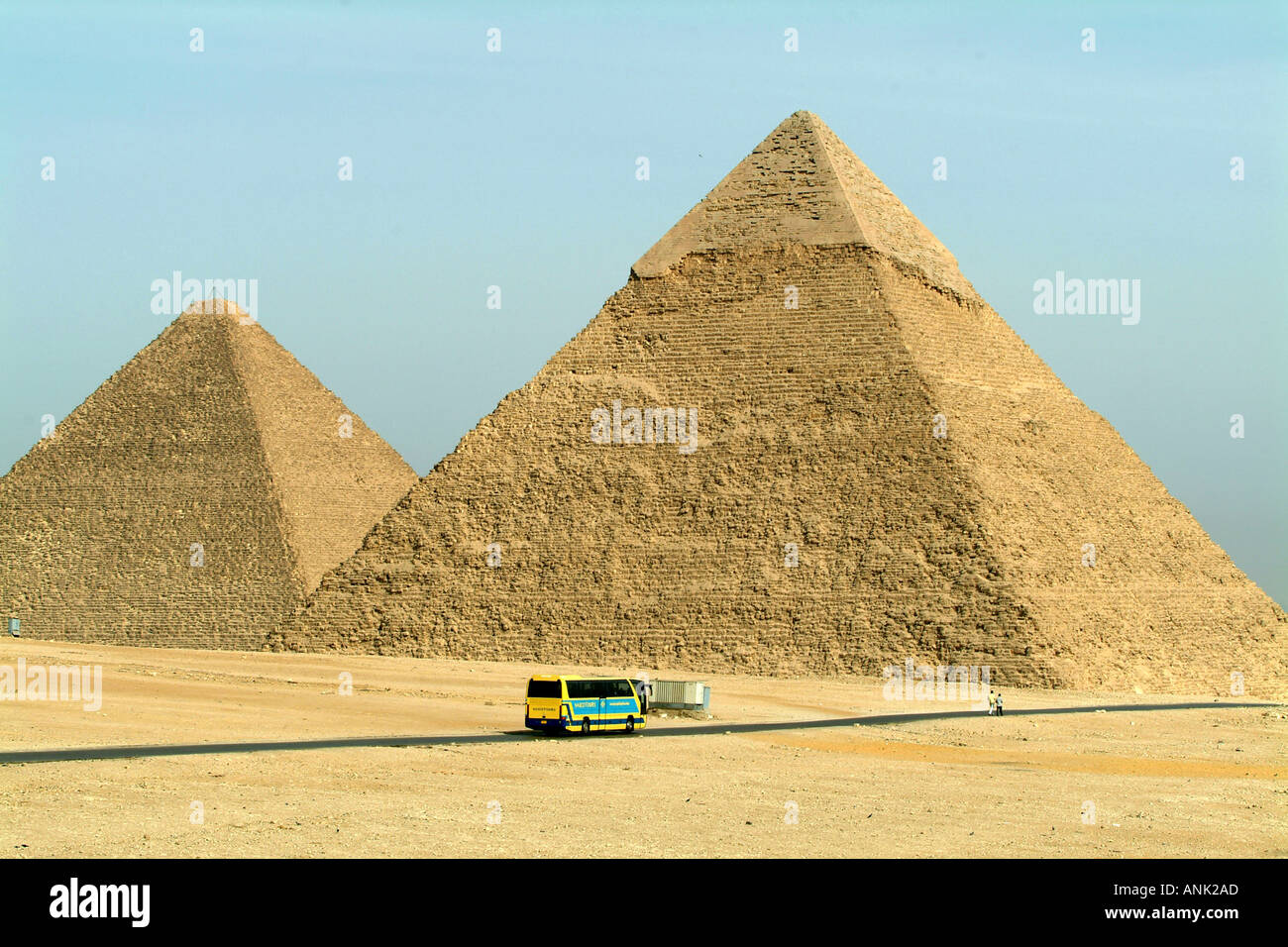 A tour bus drives past the pyramids in Egypt Stock Photo - Alamy