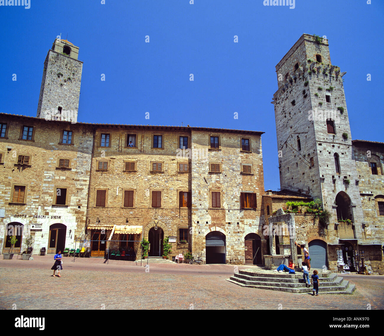 Piazza della Cisterna in San Gimignano Tuscany Italy Stock Photo - Alamy