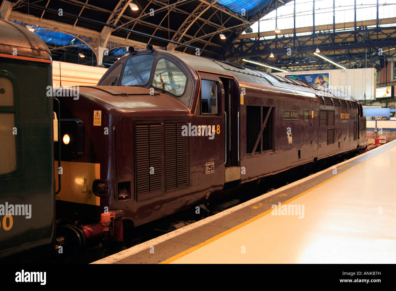 Class 37 Diesel Locomotive at Victoria Station Stock Photo - Alamy