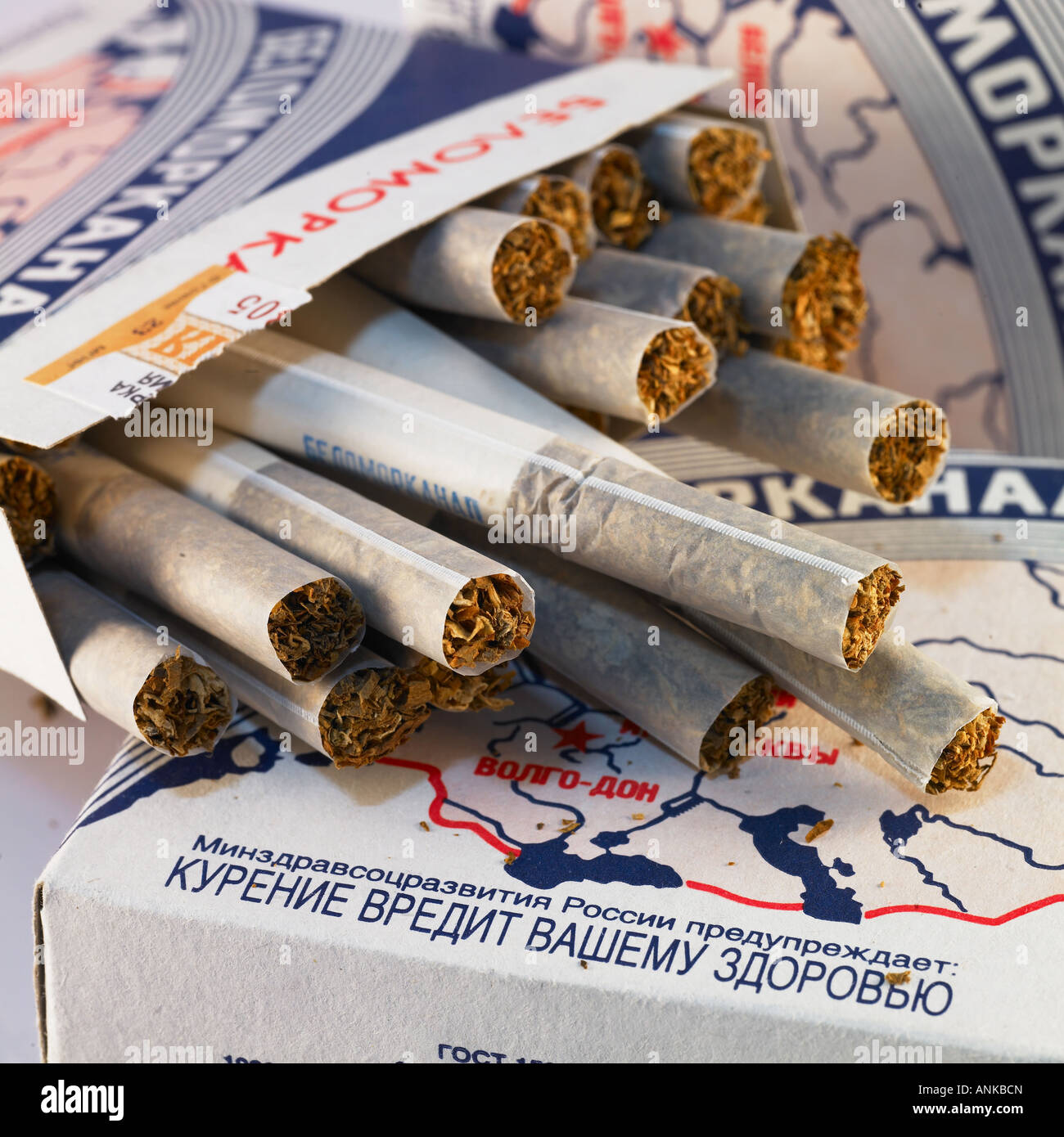 Open cigarette box Stock Photo - Alamy