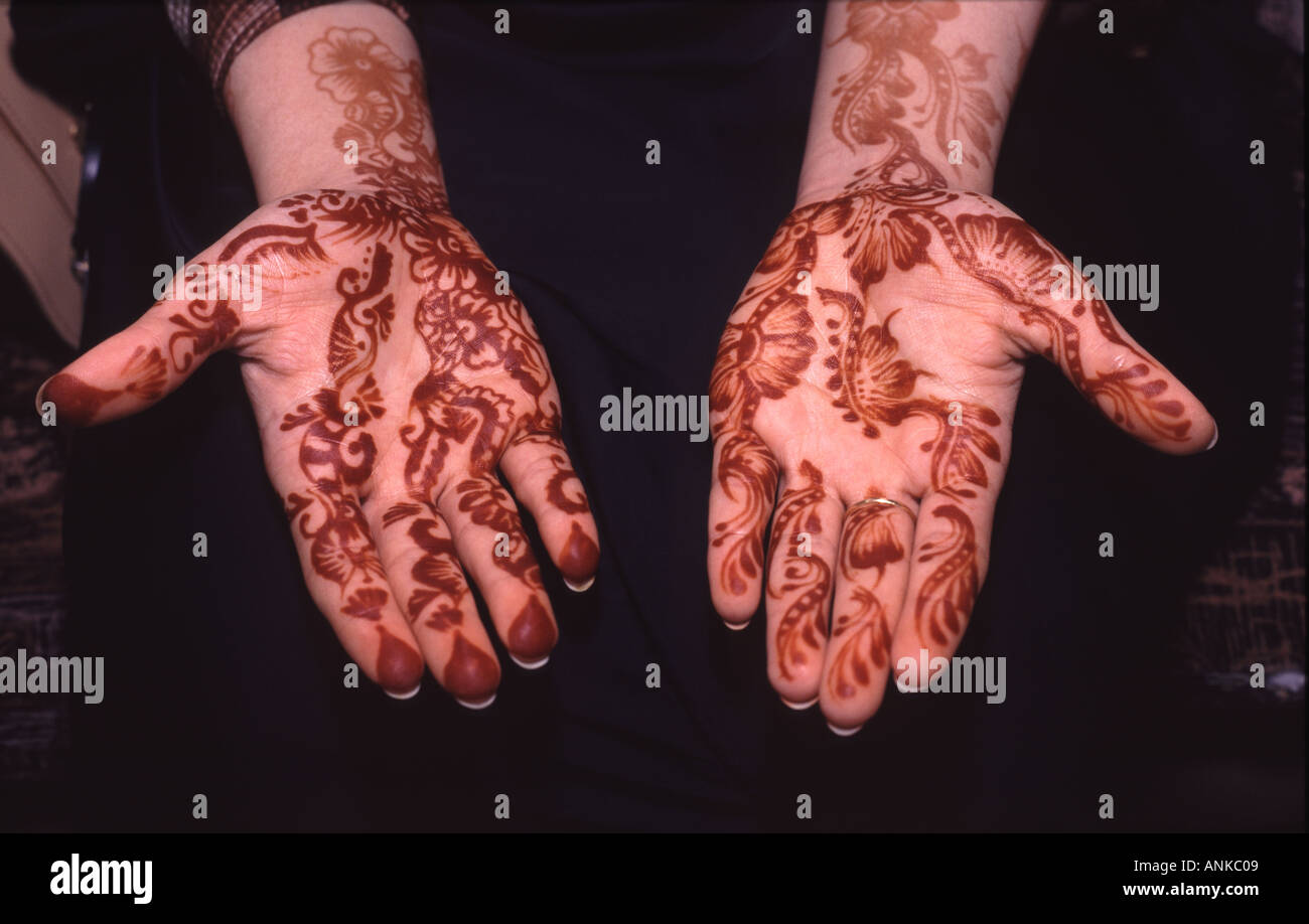 Henna design on palm hi-res stock photography and images - Alamy