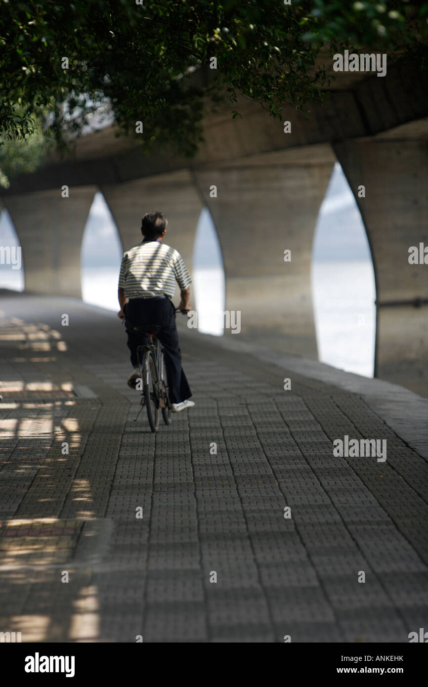 Guangzhou bridge to shamian island hi-res stock photography and images ...