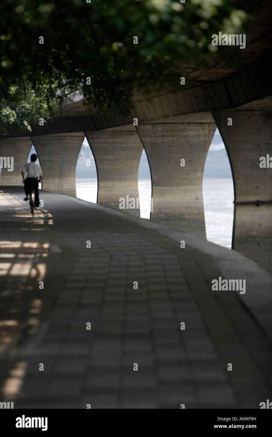 Guangzhou bridge to shamian island hi-res stock photography and images ...