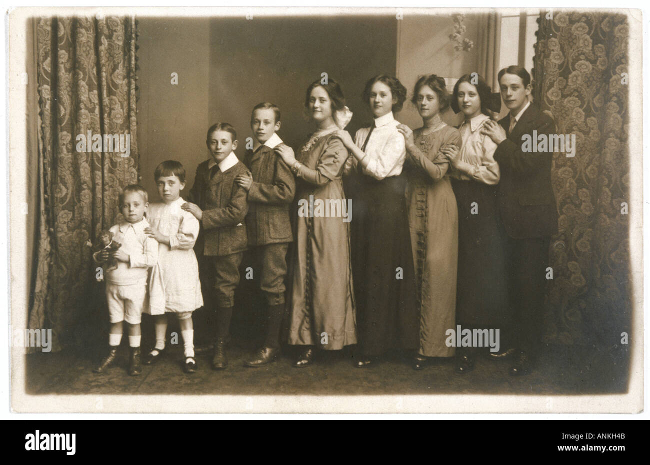Family and descending order hi-res stock photography and images - Alamy