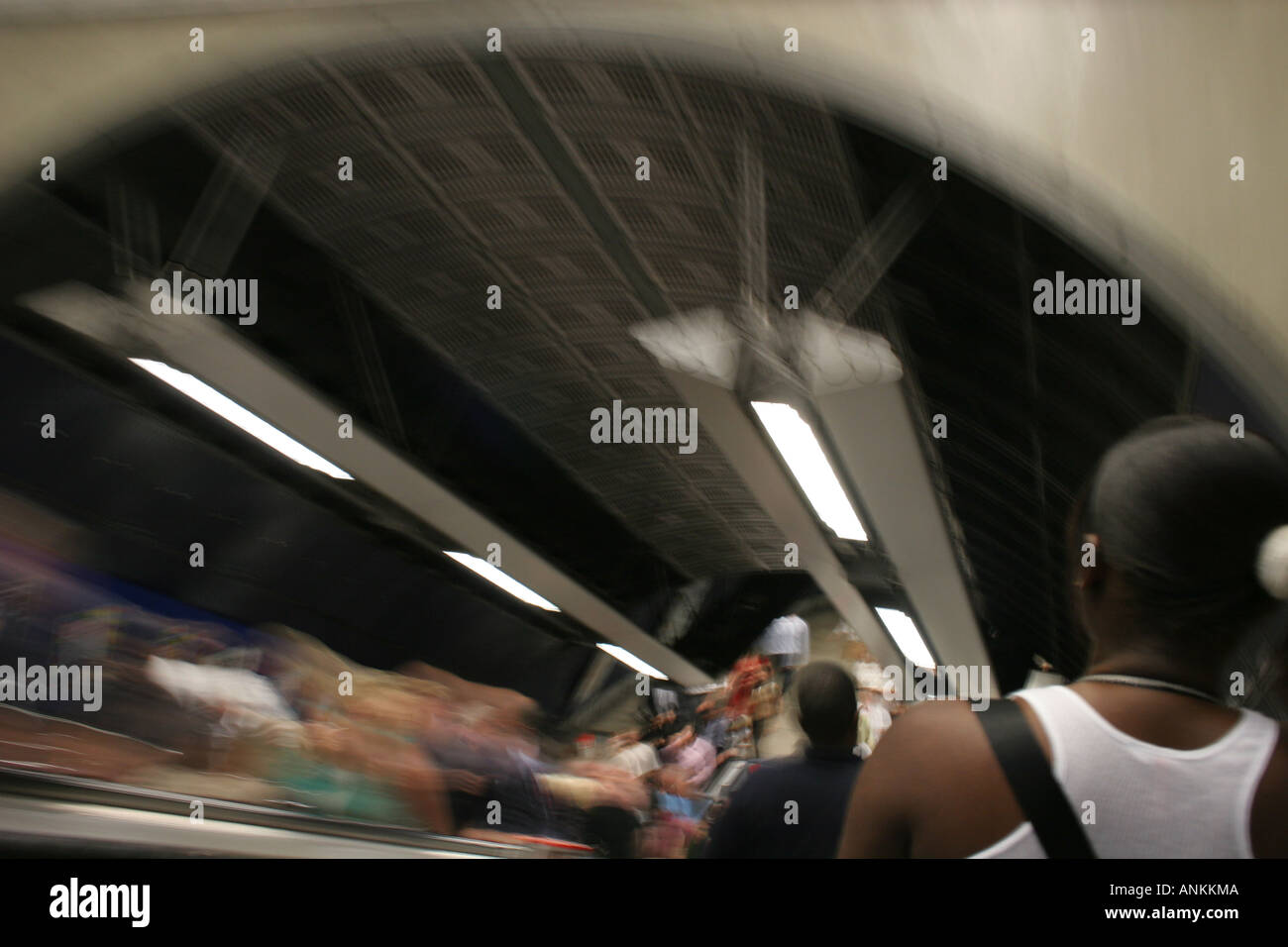 People coming down escalator hi-res stock photography and images - Alamy
