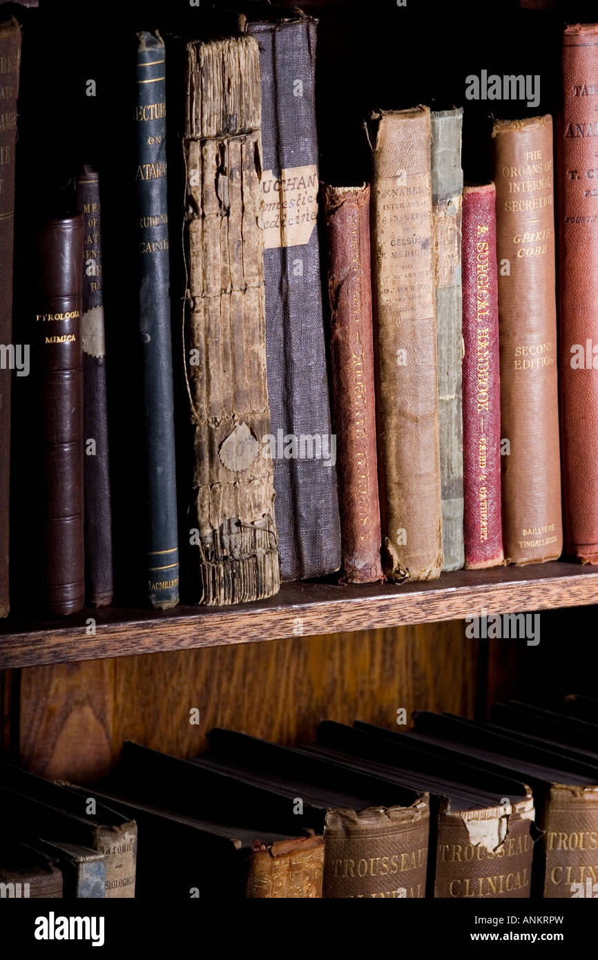 Antique book case hi-res stock photography and images - Alamy