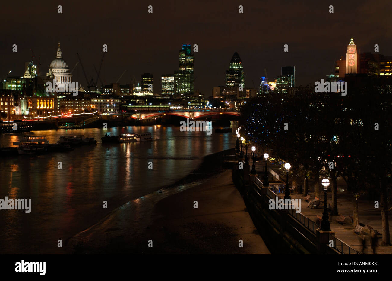 London skyline waterloo bridge twilight hi-res stock photography and ...