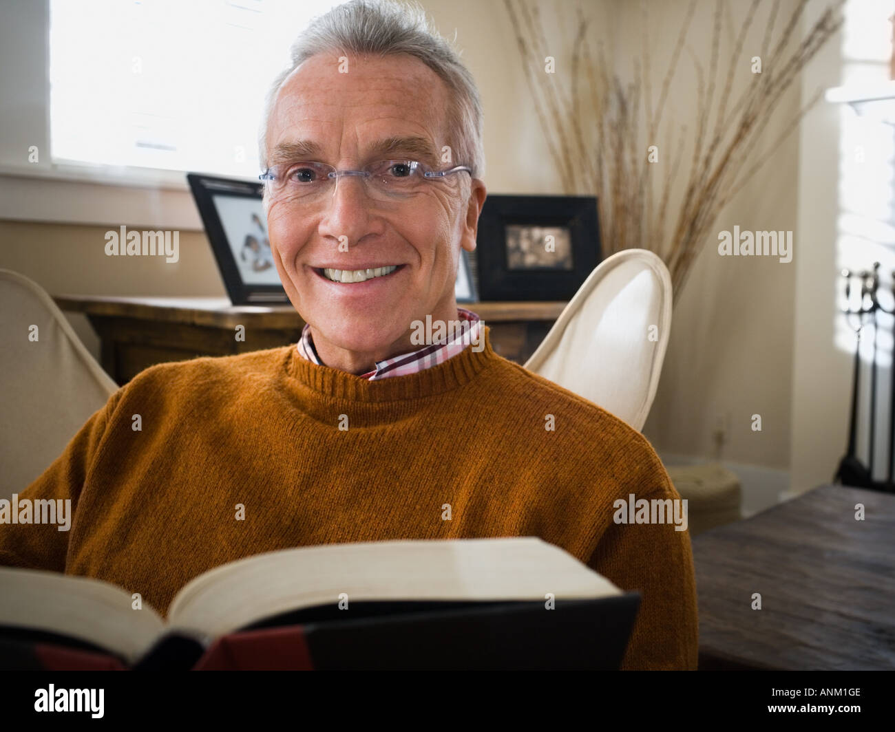 Elderly man open smile alone hi-res stock photography and images - Alamy