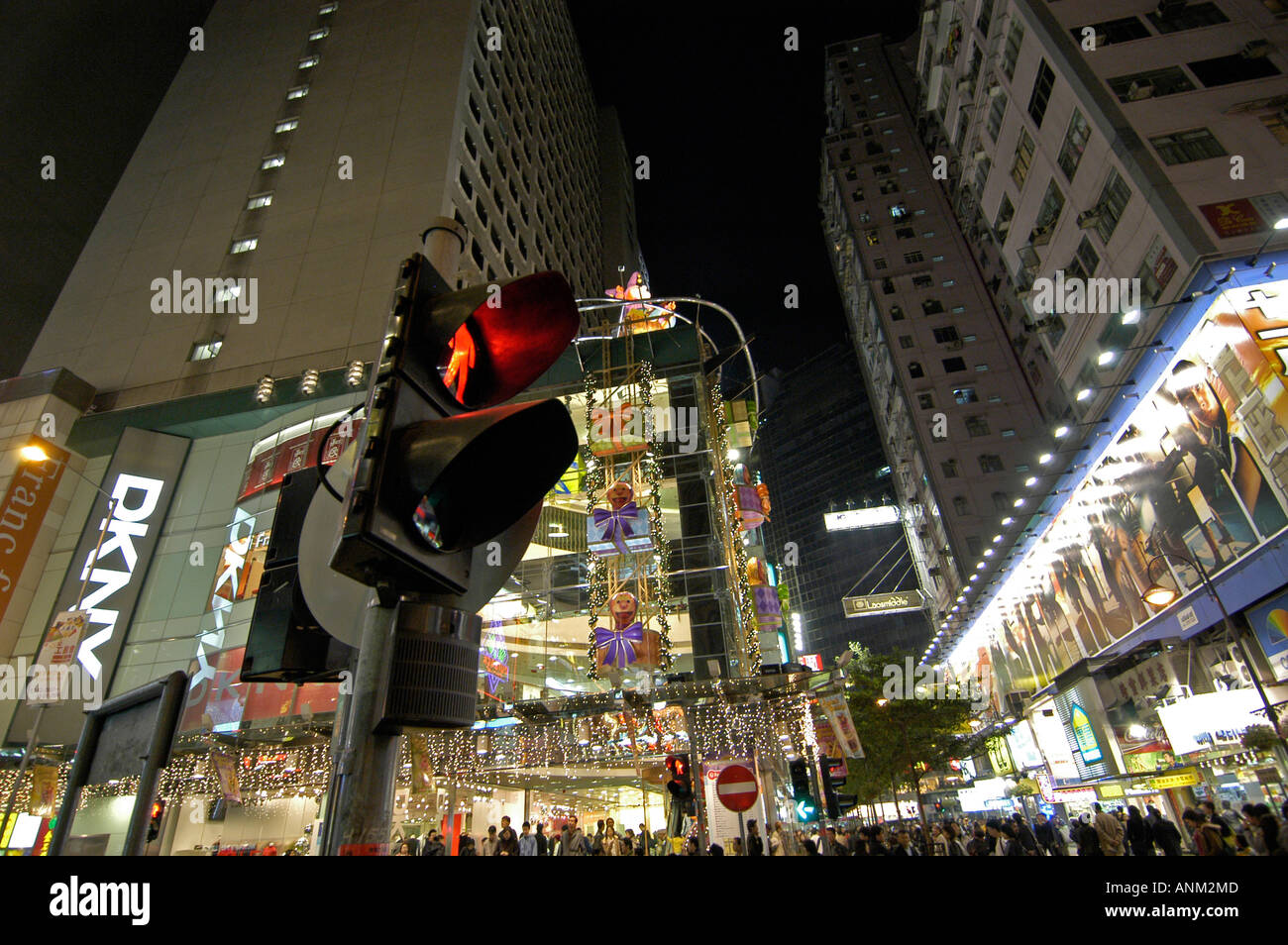 Traffic light, Causeway Bay shopping centre, Hong Kong Stock Photo - Alamy