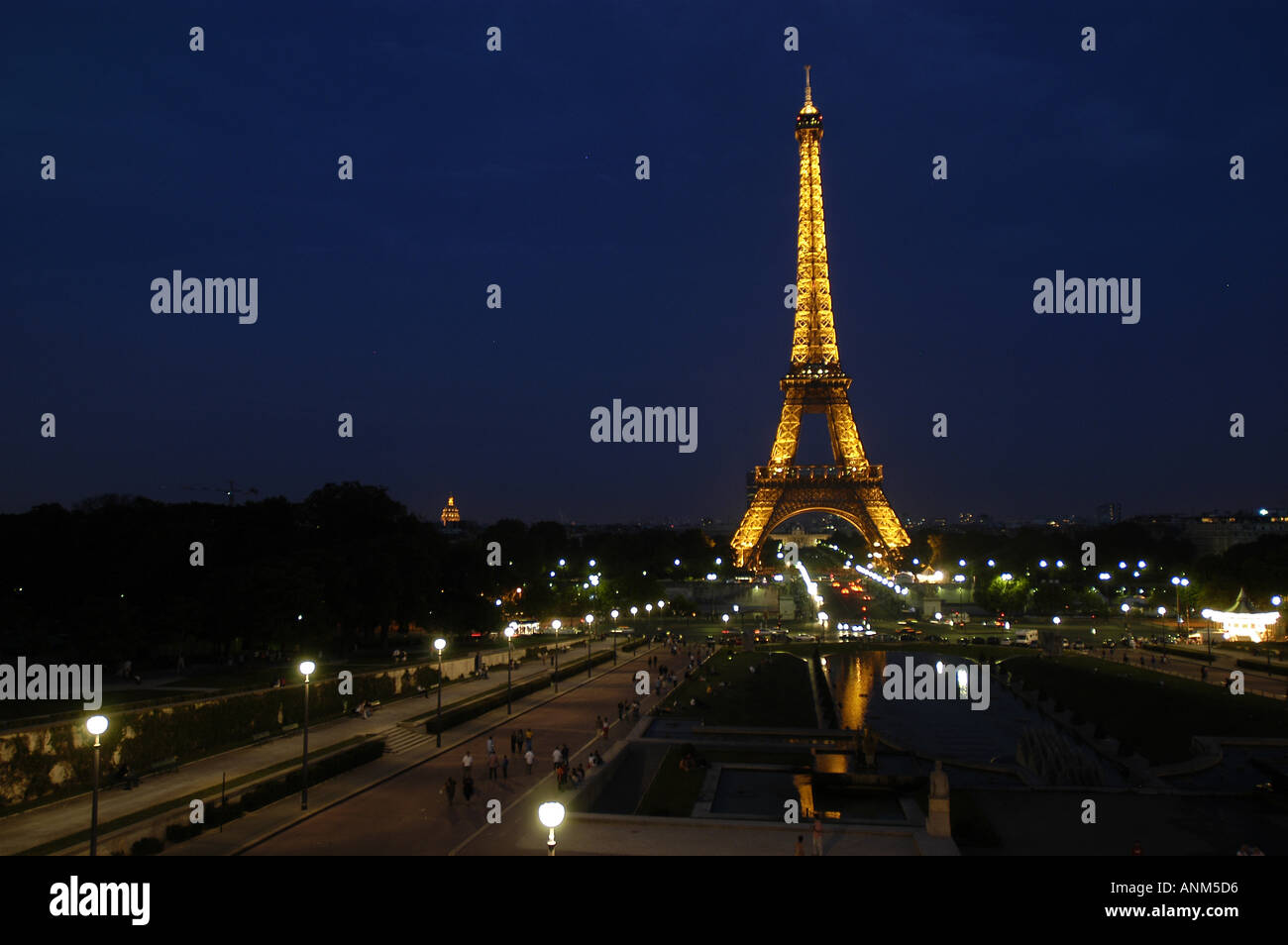 The illuminated Eiffel Tower Stock Photo - Alamy The illuminated Eiffel Tower Stock Photo - Alamy