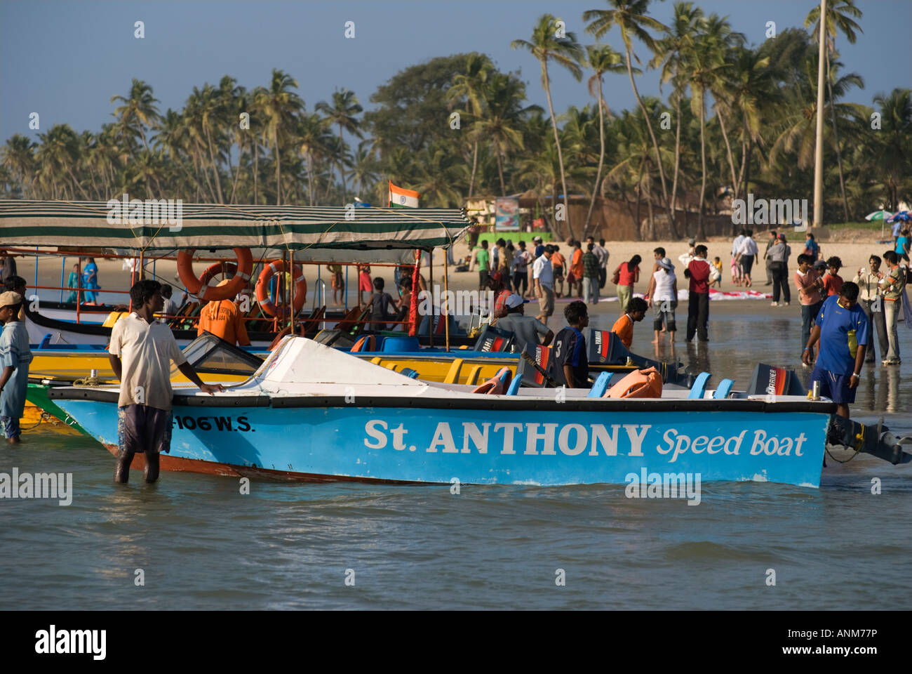 India goa long boats hi-res stock photography and images - Alamy