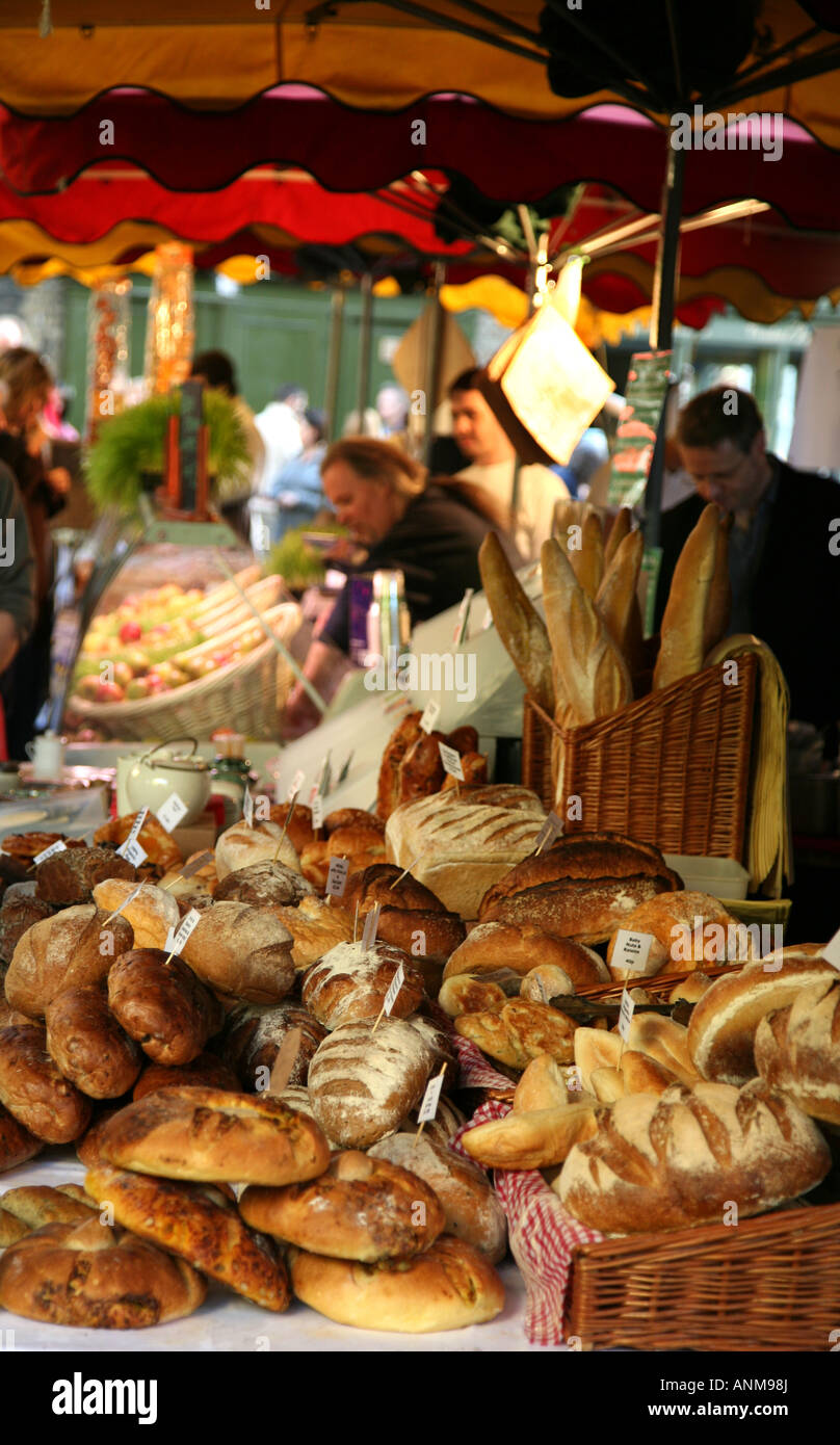 Borough Market bread stall Stock Photo - Alamy