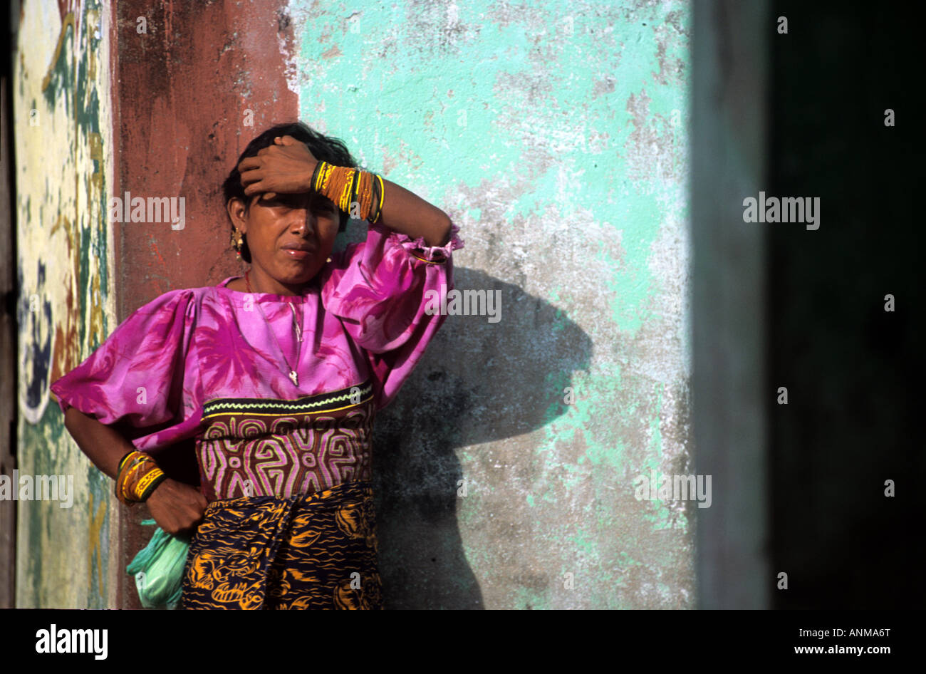 Kuna Yala woman in the San Blas islands, Panama Stock Photo - Alamy