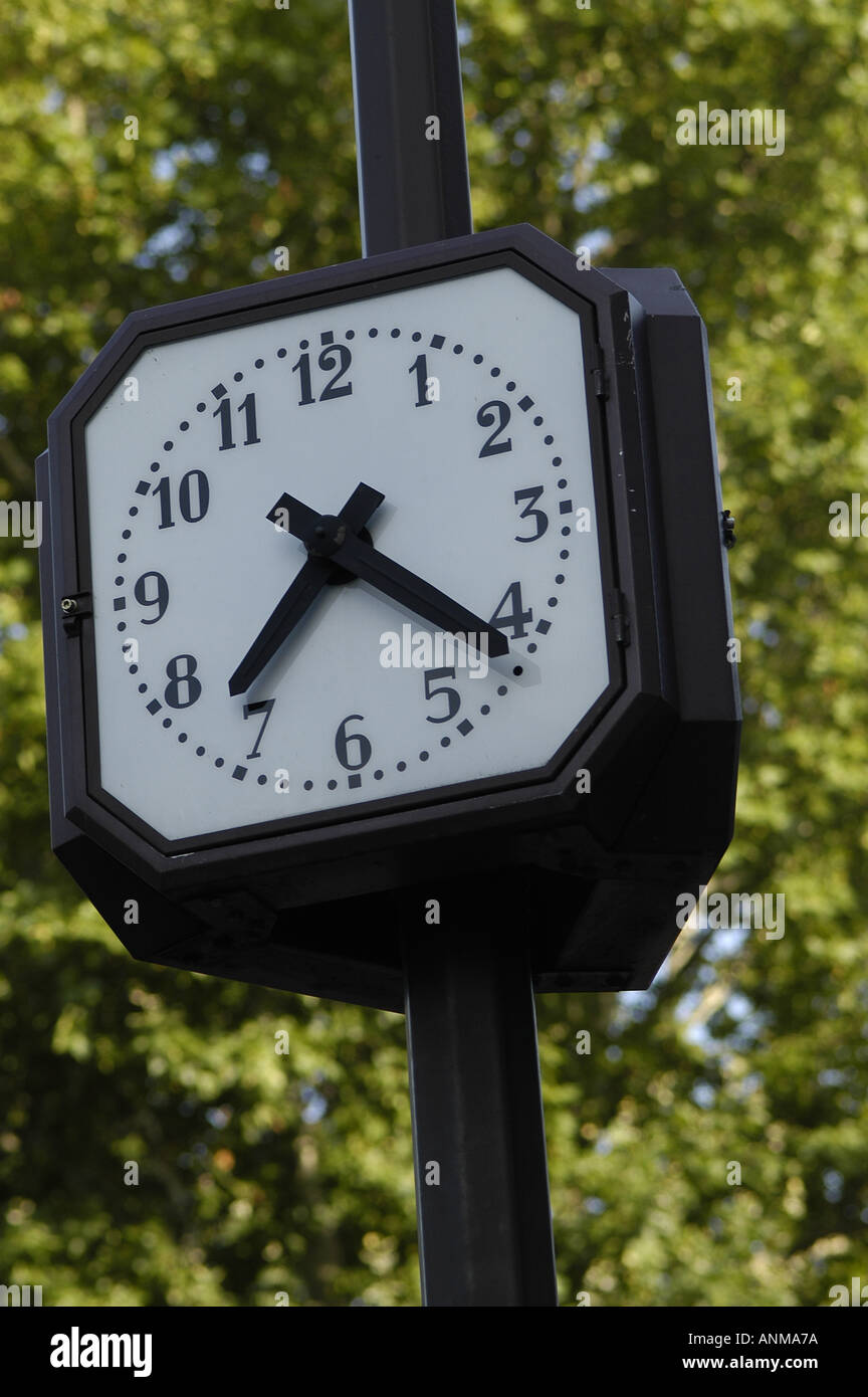 time watch clock paris france Stock Photo - Alamy