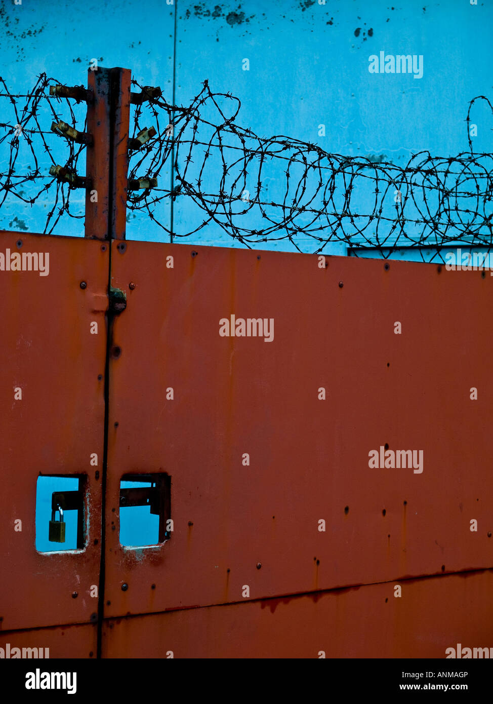 Barbed wire gate hi-res stock photography and images - Alamy