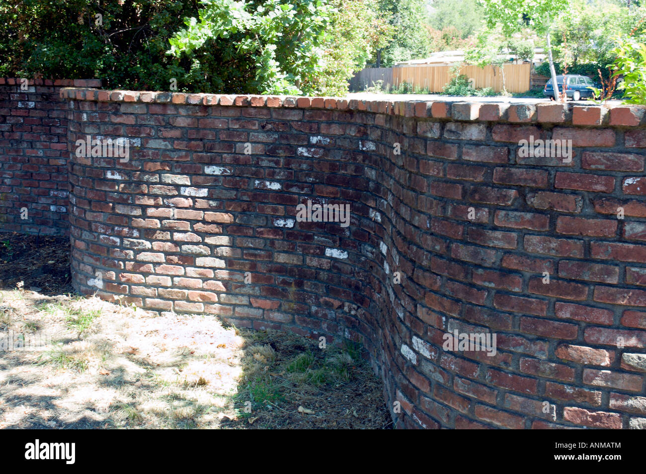Divided brick wall hi-res stock photography and images - Alamy