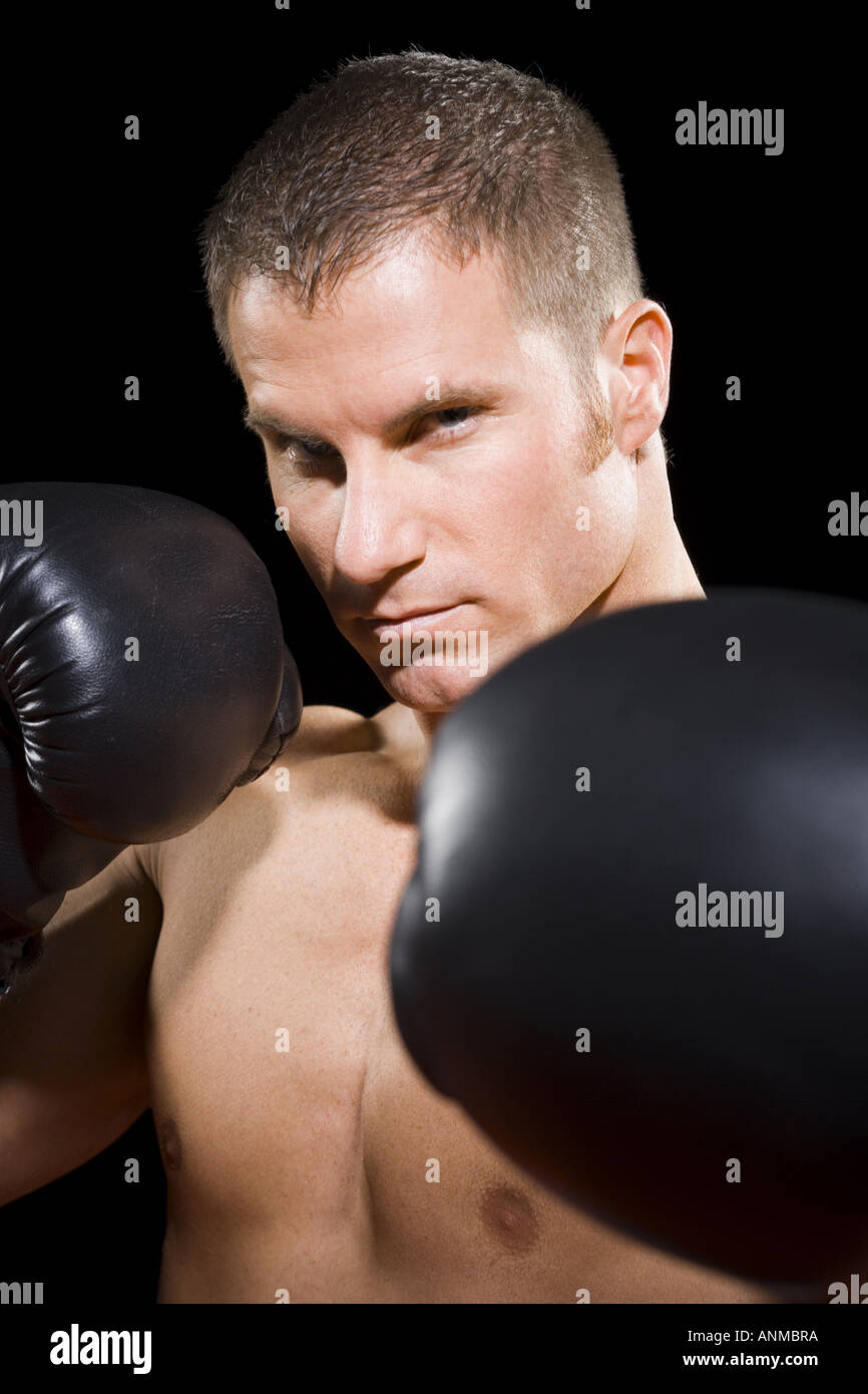 Portrait of a young man boxing Stock Photo - Alamy