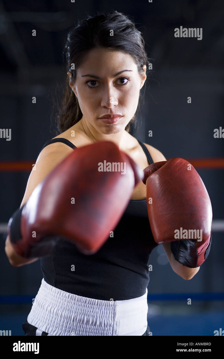 Portrait of a young woman boxing Stock Photo - Alamy