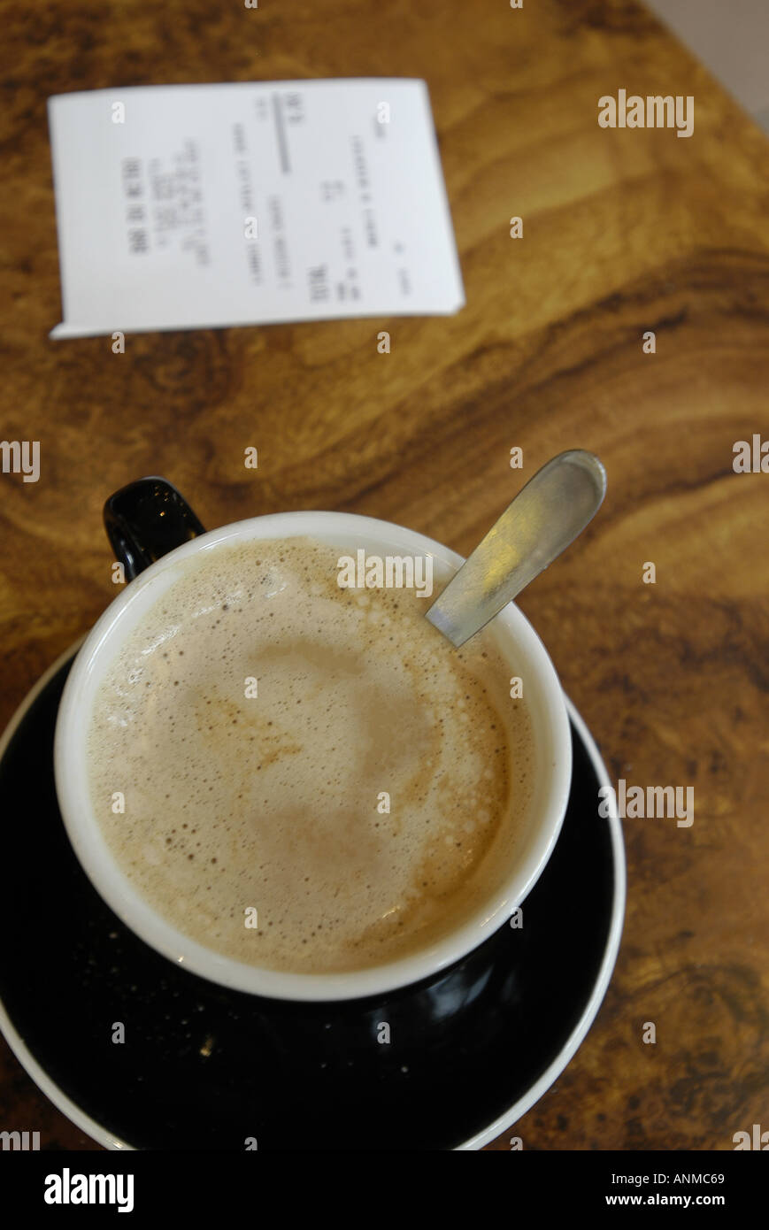 Cheque center hi-res stock photography and images - Alamy