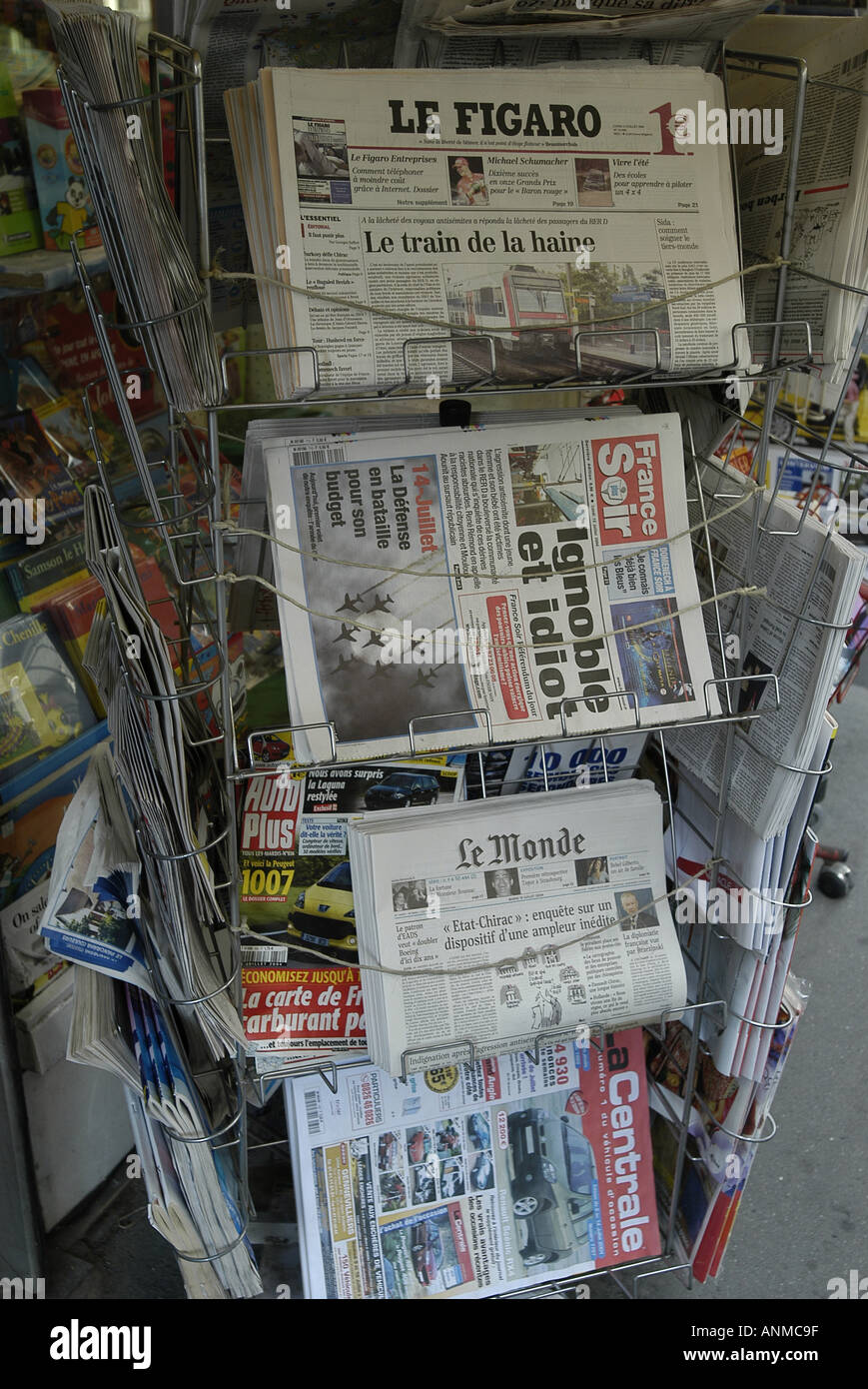 Le Figaro French Newspapers Paris France Magazines vertical Stock Photo ...