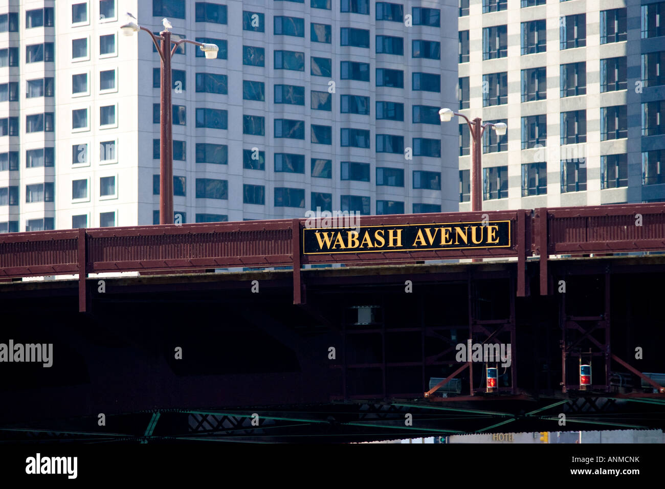 A view of the Wabash Avenue Bridge from the river Stock Photo - Alamy
