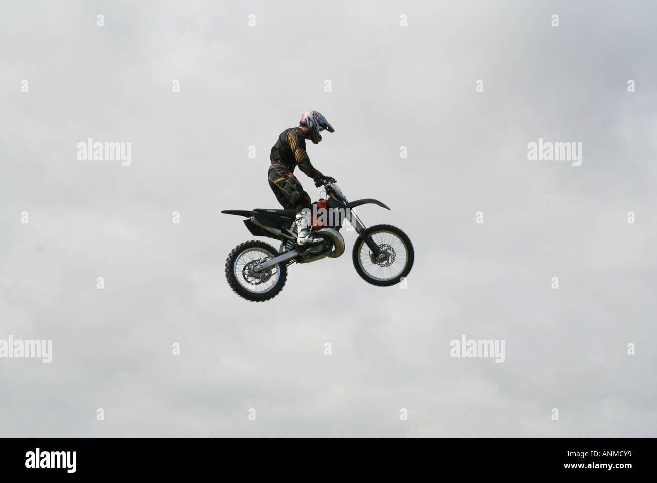 Motorbike stunt scene hi-res stock photography and images - Alamy