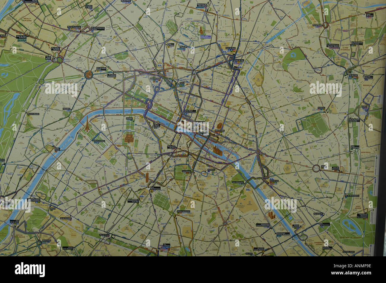 A map of Paris's public transportation routes Stock Photo - Alamy