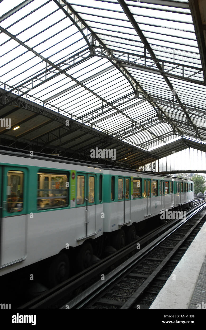 Paris's subway system, referred to as "Le Metro Stock Photo - Alamy
