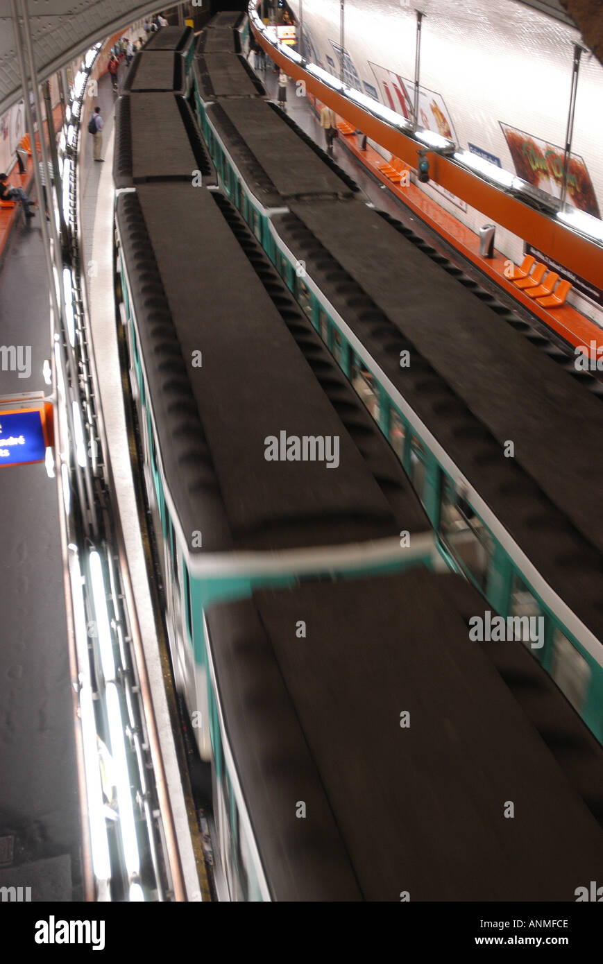 Paris's subway system, referred to as "Le Metro Stock Photo - Alamy