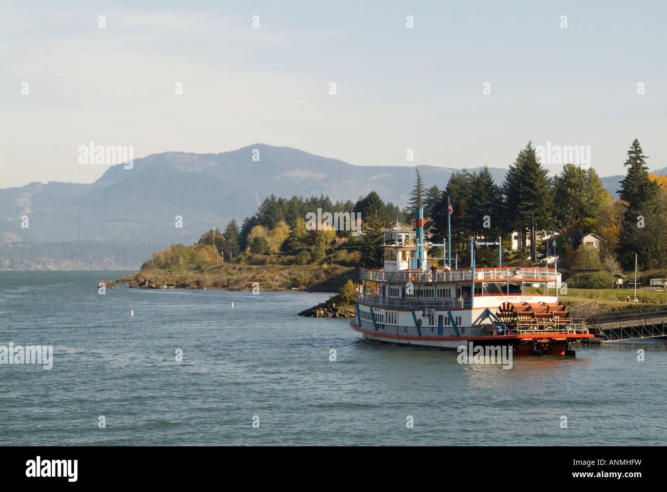 columbia gorge cascade lock OR Stock Photo - Alamy