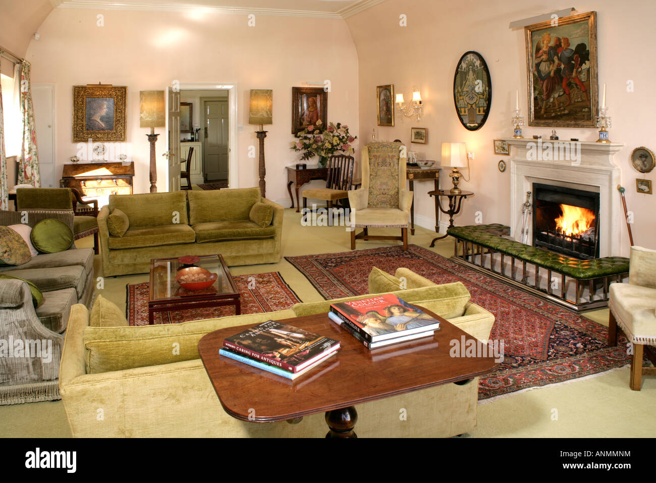 UK. A large traditional style sitting room Stock Photo - Alamy
