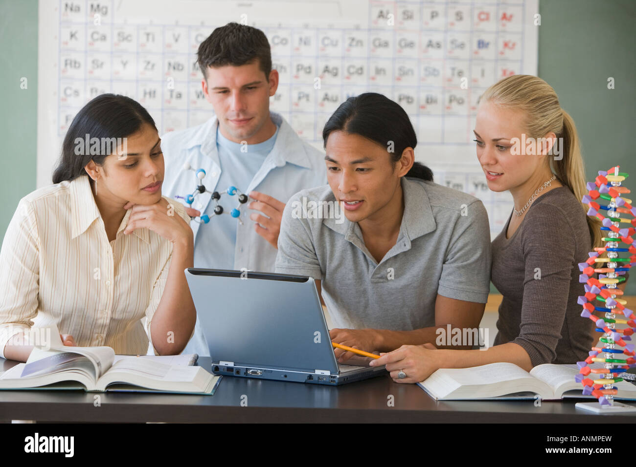 Asian college science lab hi-res stock photography and images - Alamy