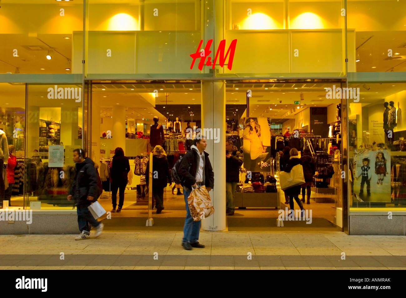 H m clothing hi-res stock photography and images - Alamy