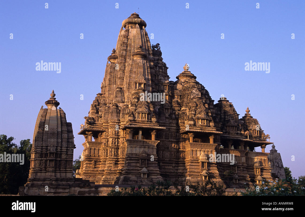Vishvanatha Hindu temple at Khajuraho Stock Photo - Alamy